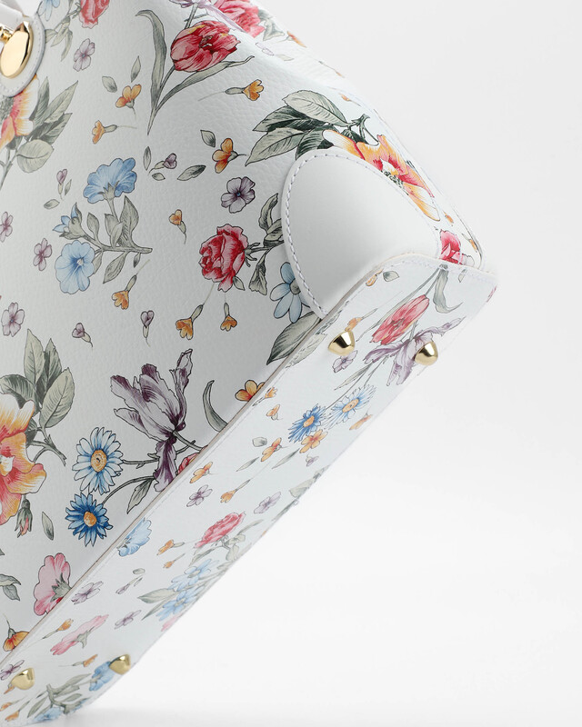 Кожаная сумка с эффектным принтом, золотистой фурнитурой и съемным ...