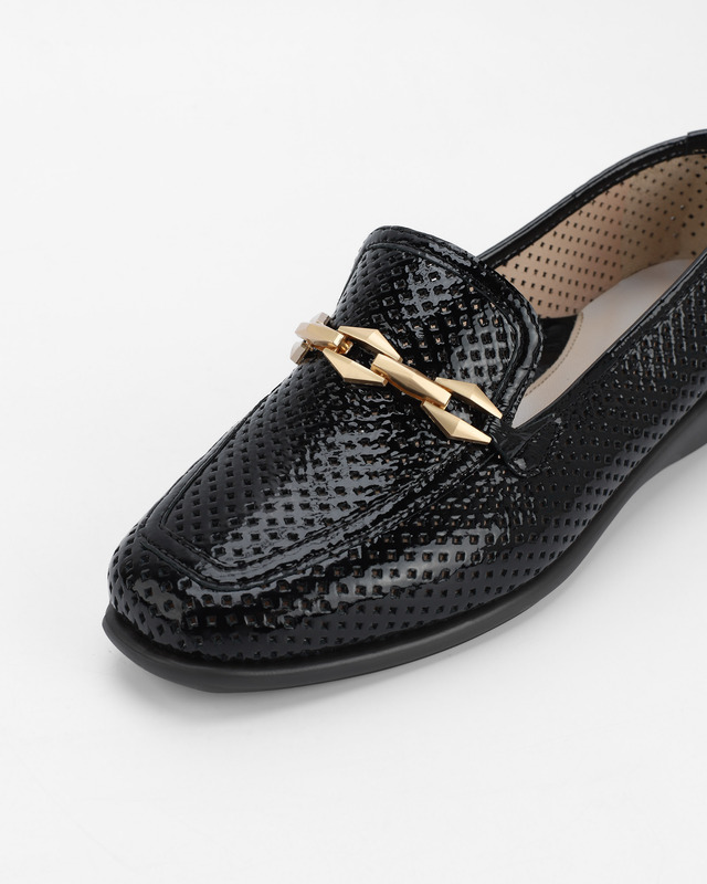 Лоферы увеличенной полноты из натуральной кожи со сквозной перфорацией ...