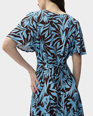 Приталенное платье из дышащего района с цветочным принтом Soufflé ...