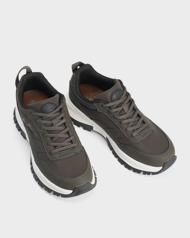 Кожаные кроссовки с сетчатой подкладкой и абсорбирующей стелькой ...