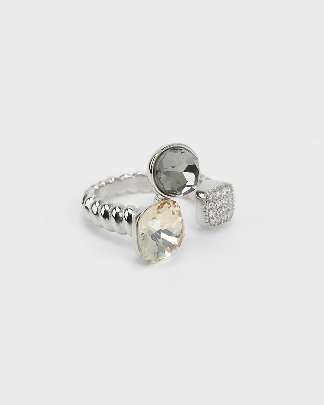 Кольцо с цирконами и хрустальным стеклом Selena 190132 купить за 1990.0 ...