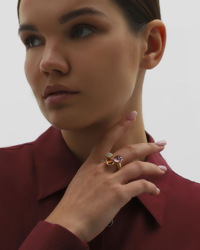 Кольцо с цирконами и хрустальным стеклом Selena 190132 купить за 1990.0 ...