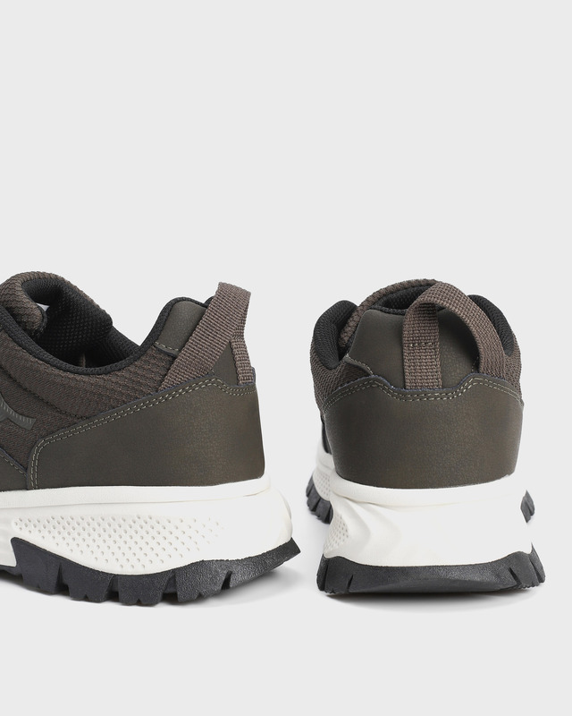 Кожаные кроссовки с сетчатой подкладкой и абсорбирующей стелькой ...